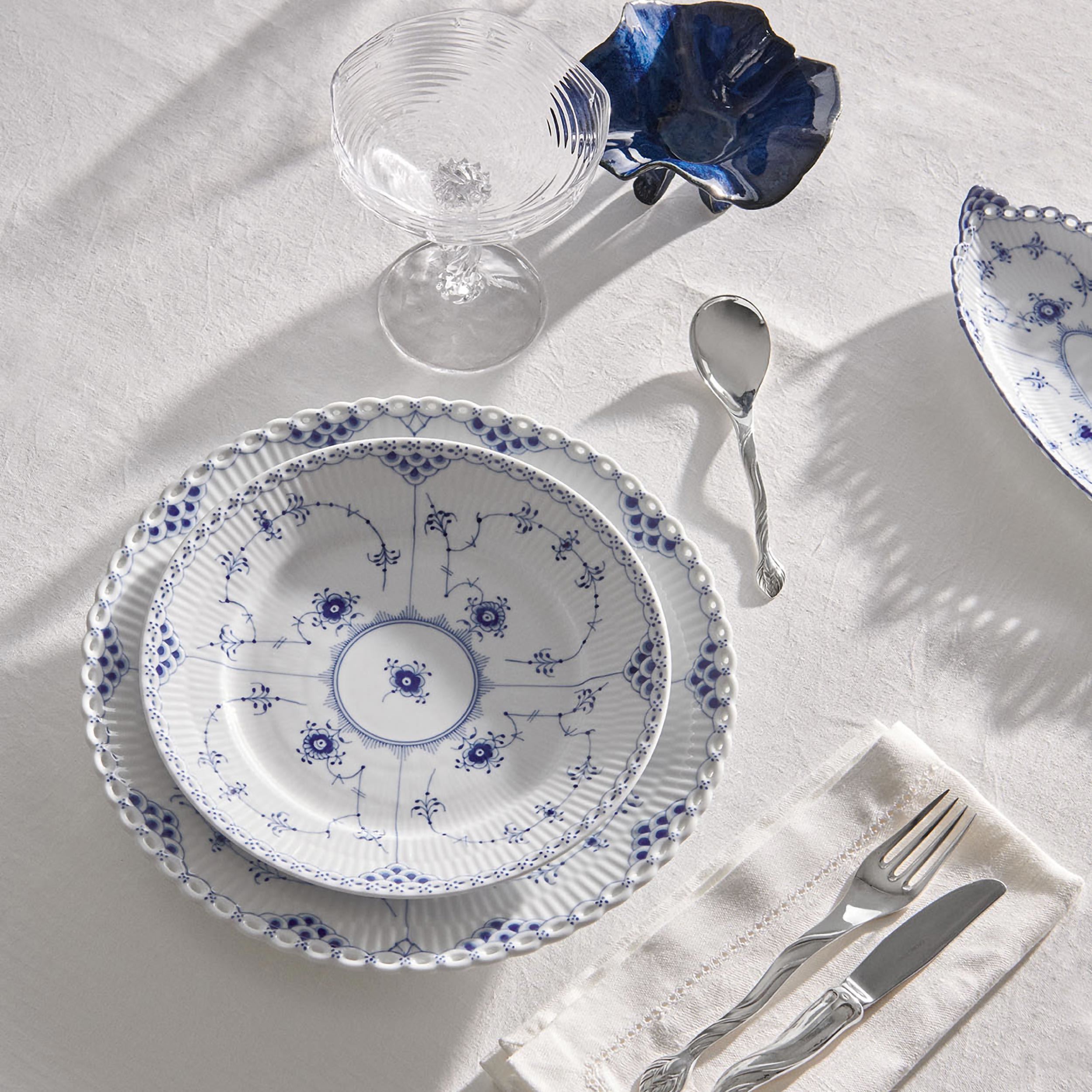 Blue Fluted Full Lace Plate, 25 cm | Royal Copenhagen