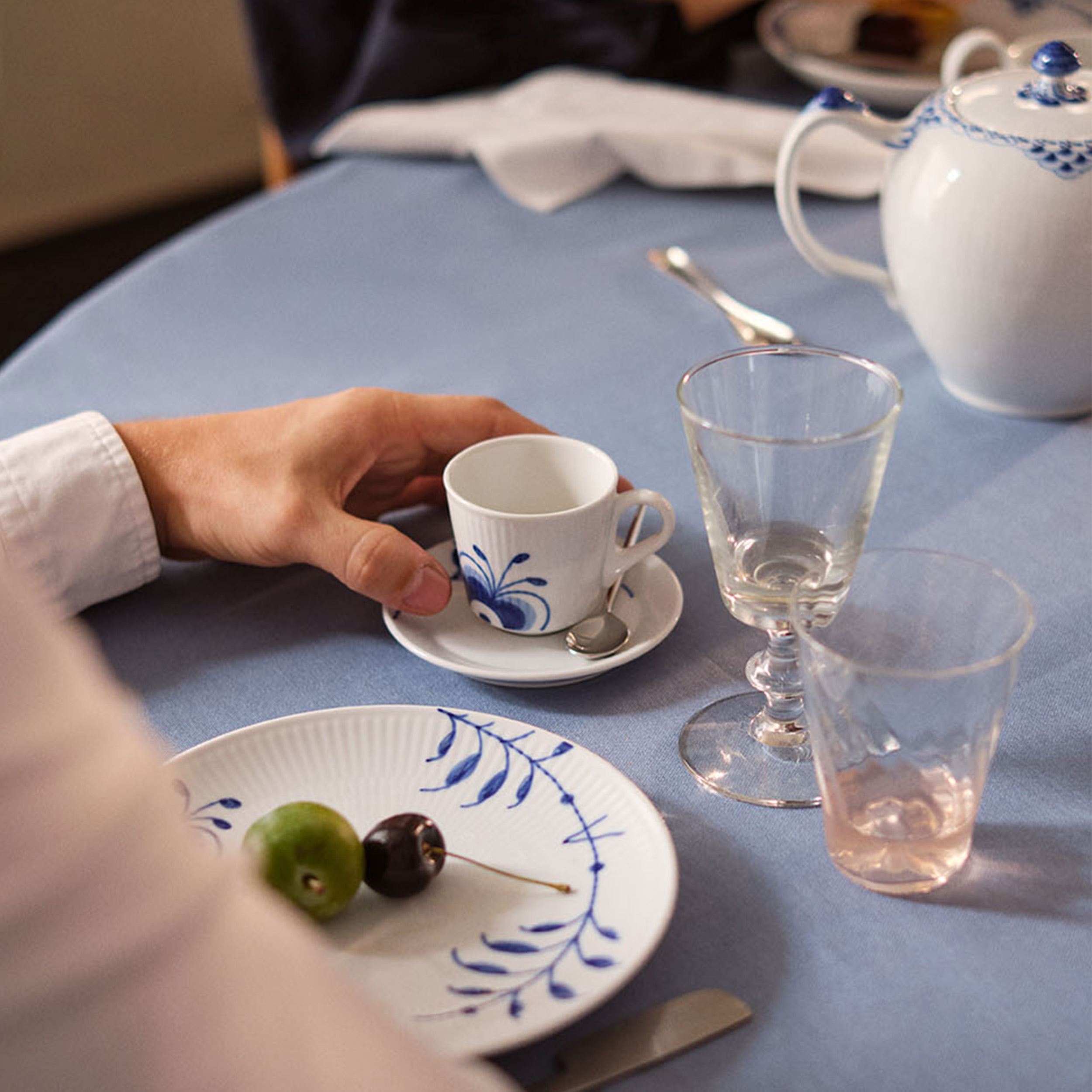 Blue Fluted Mega Plate Coupe, 19 cm | Royal Copenhagen