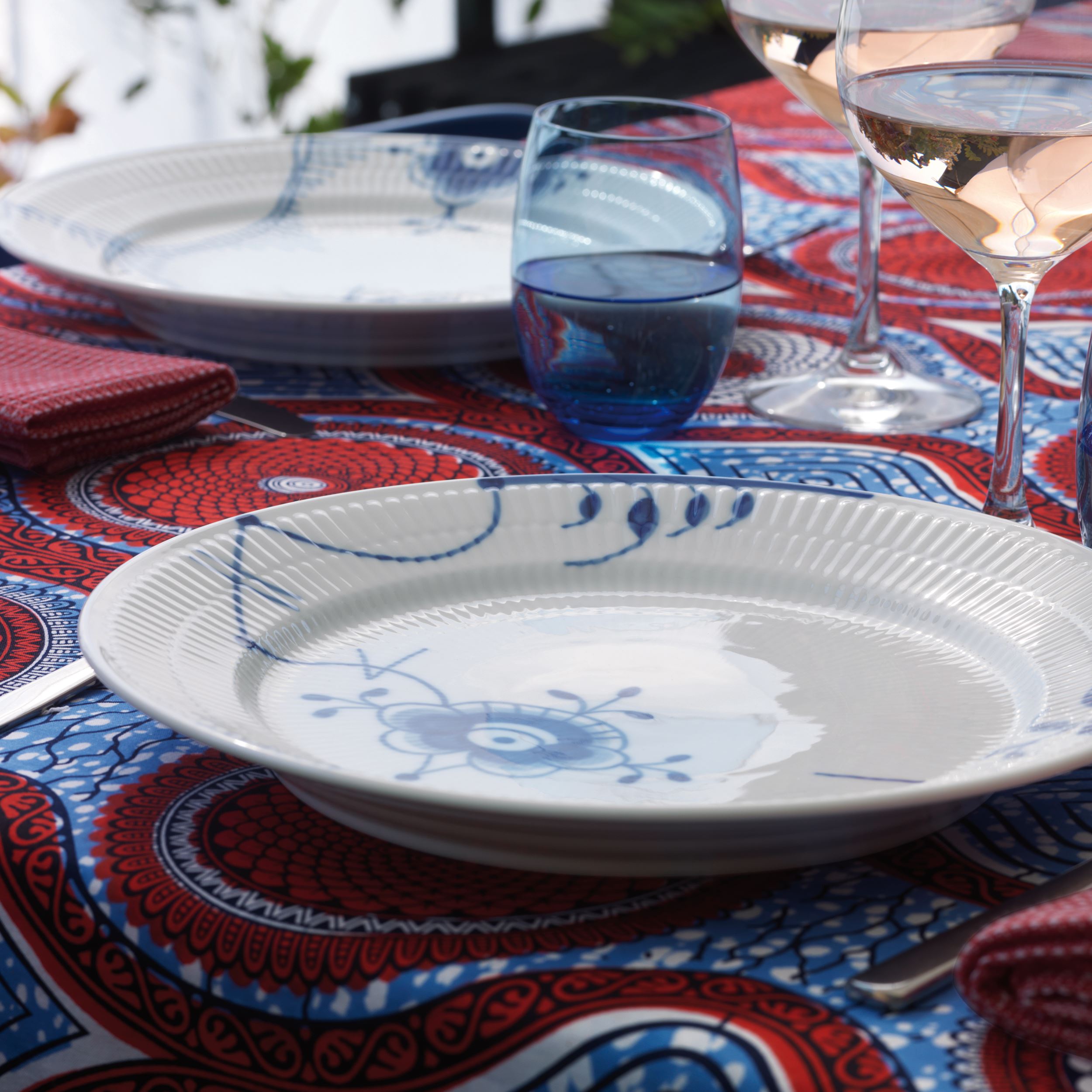 Blue Fluted Mega Plate, Decoration 6, 27 cm | Royal Copenhagen
