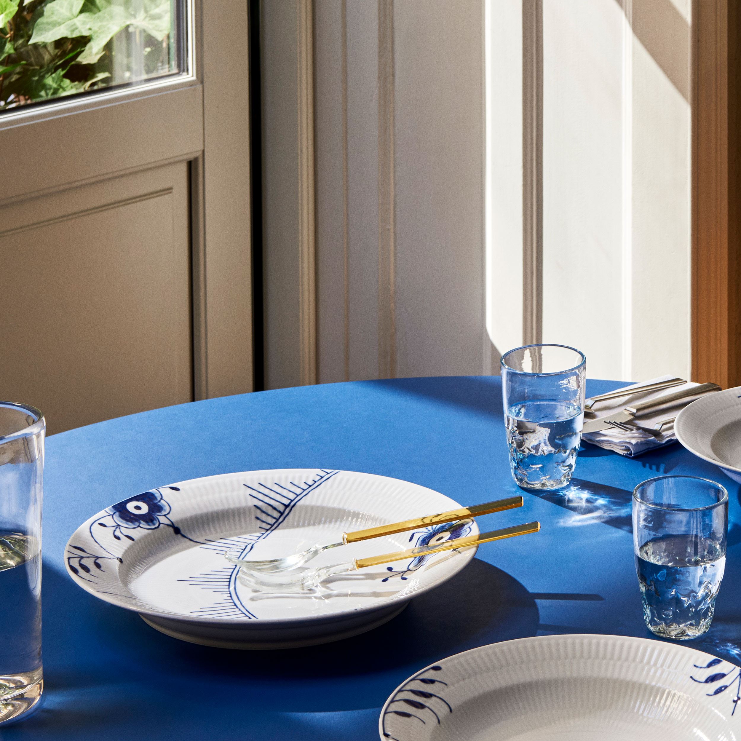 Blue Fluted Mega Dish, 33 cm | Royal Copenhagen