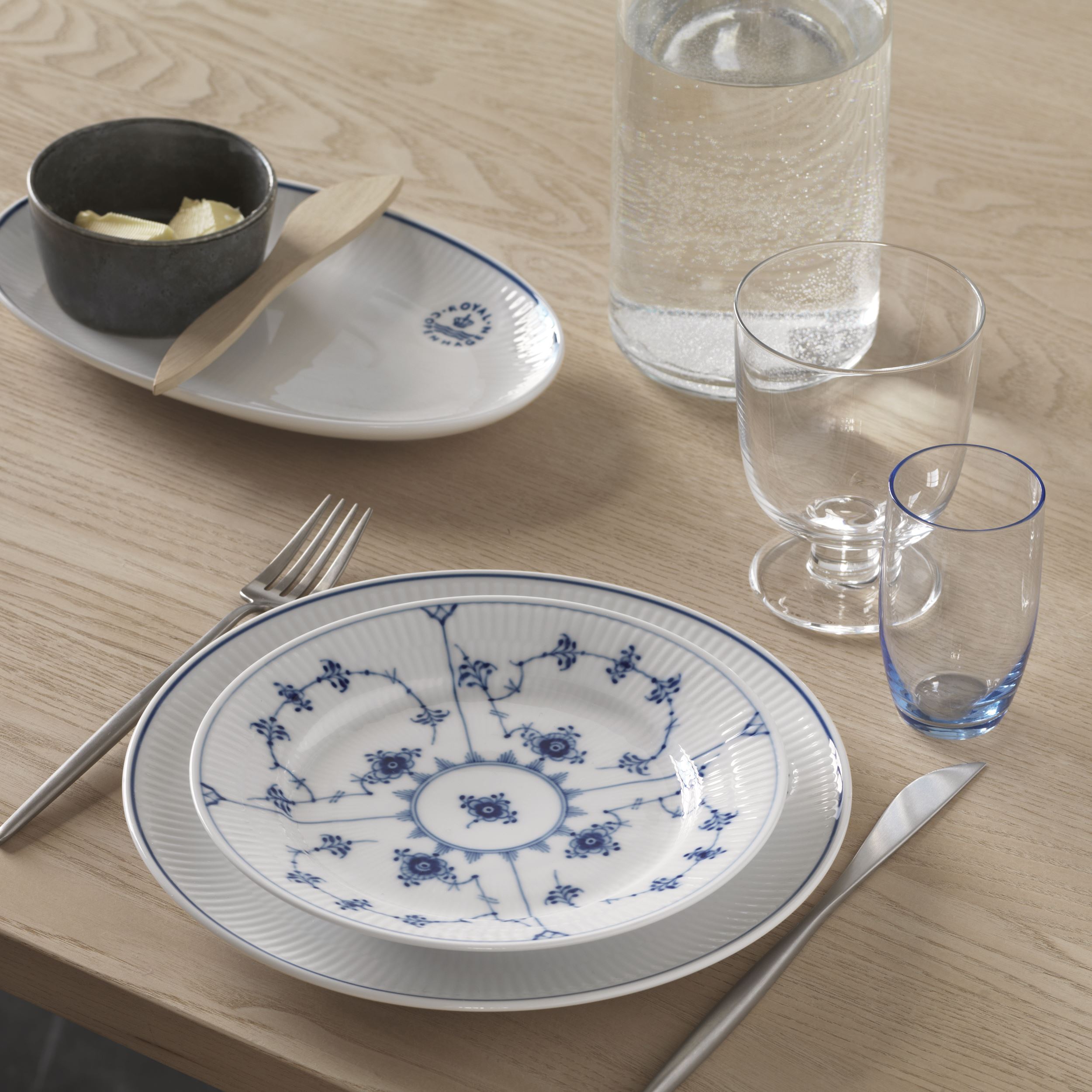 Blue Fluted Plain Plate, 22 cm | Royal Copenhagen