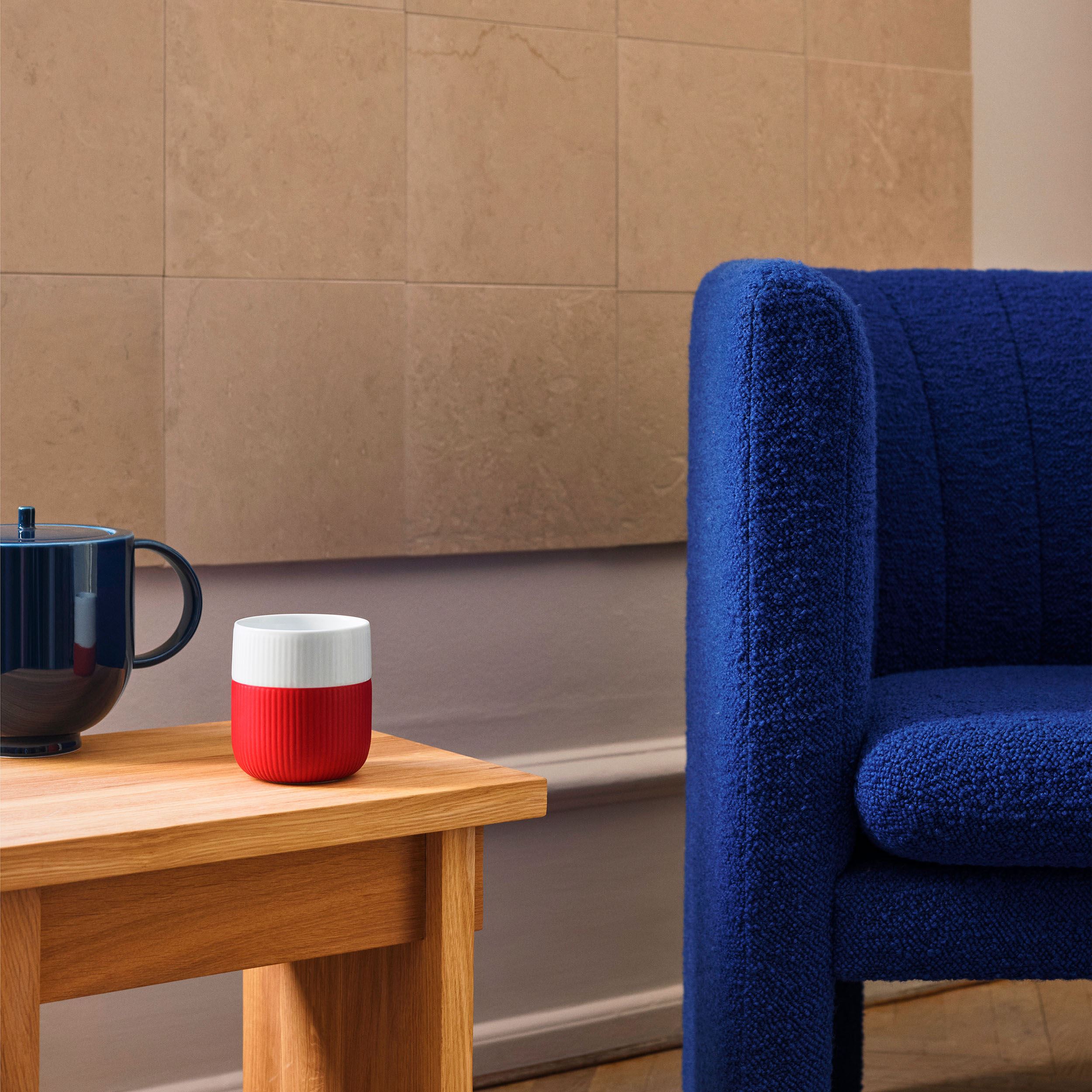 Fluted Contrast Mug, Crimson, 35 cl | Royal Copenhagen