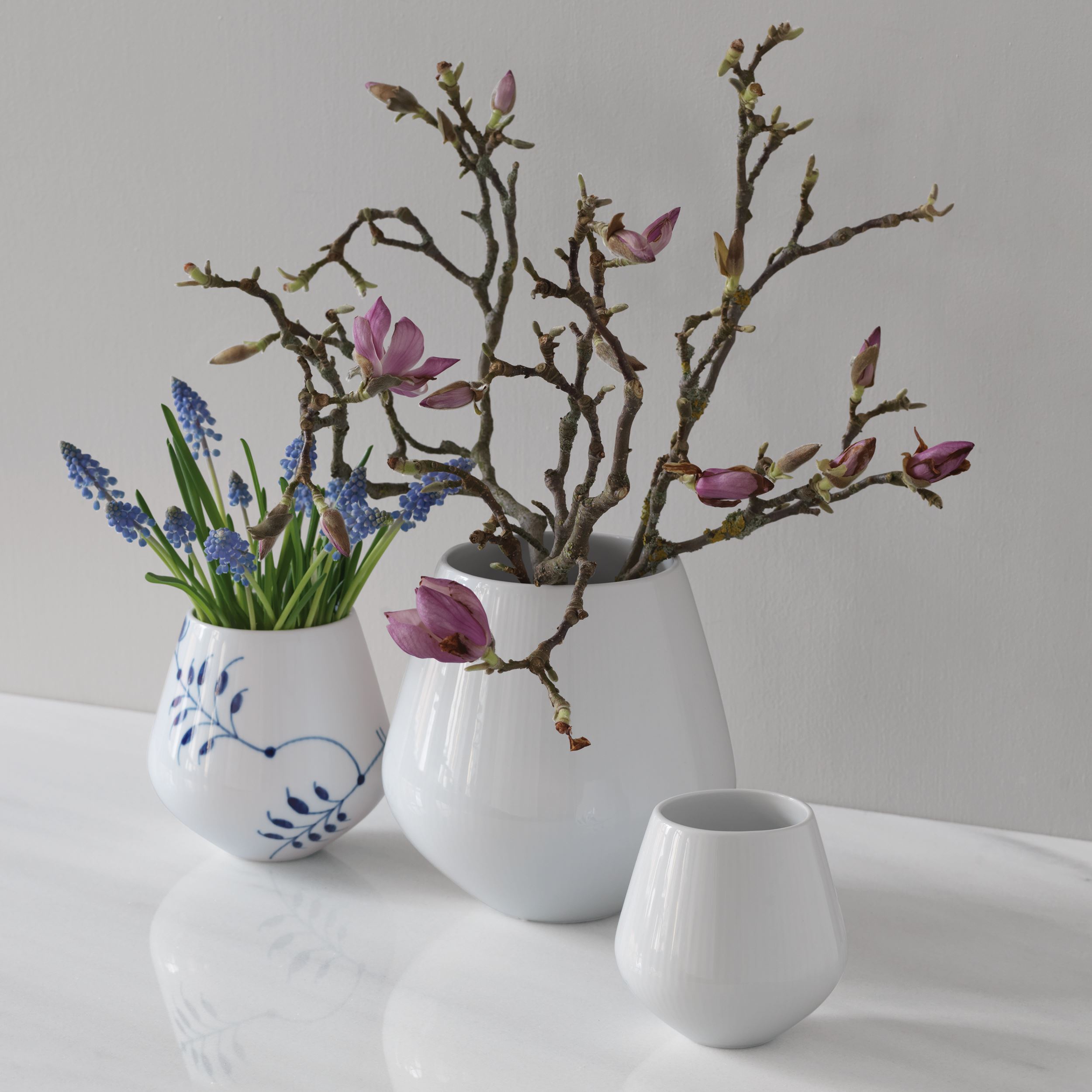 Blue Fluted Mega Vase, medium 15 cm | Royal Copenhagen