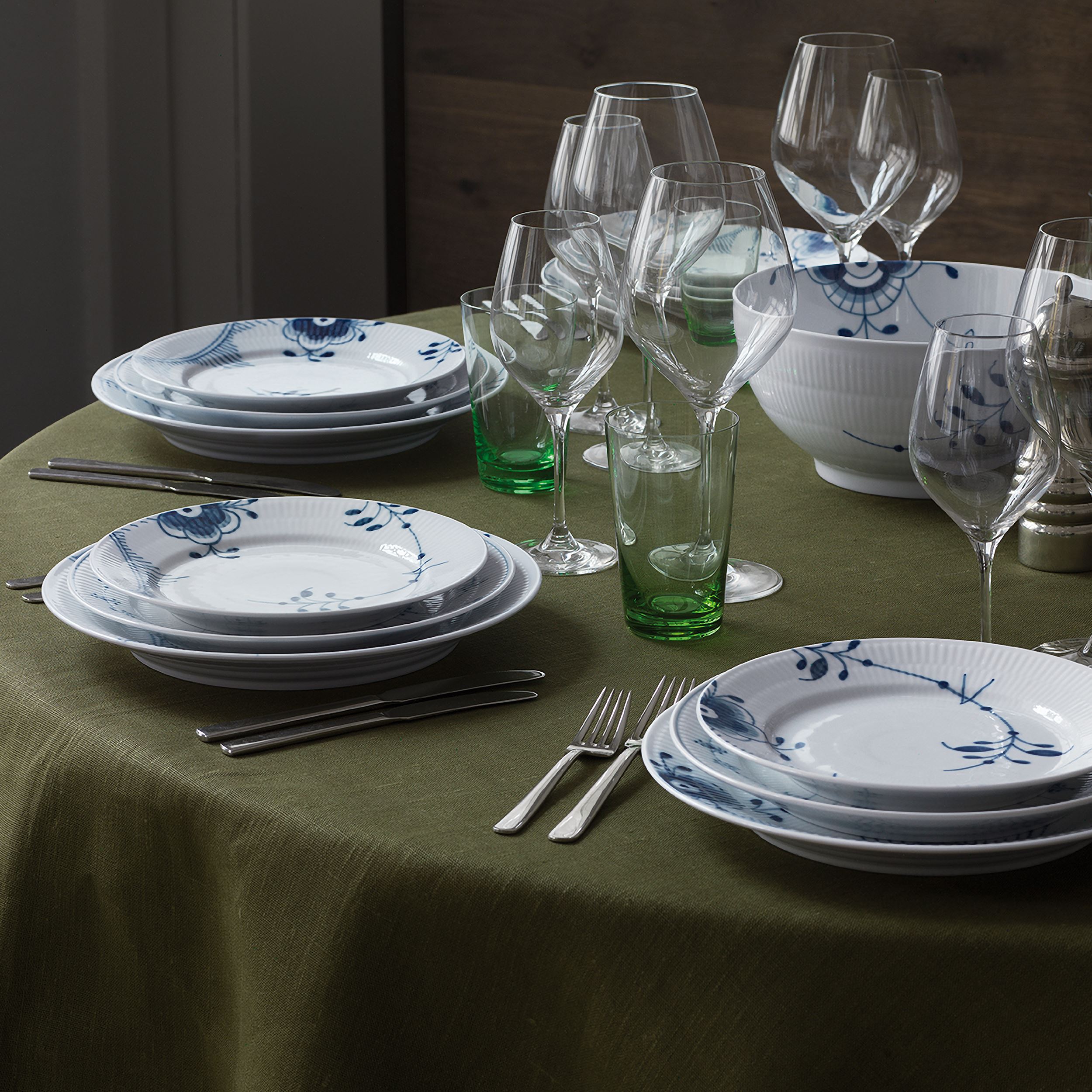 Blue Fluted Mega Plate, Decoration 2, 22 cm | Royal Copenhagen