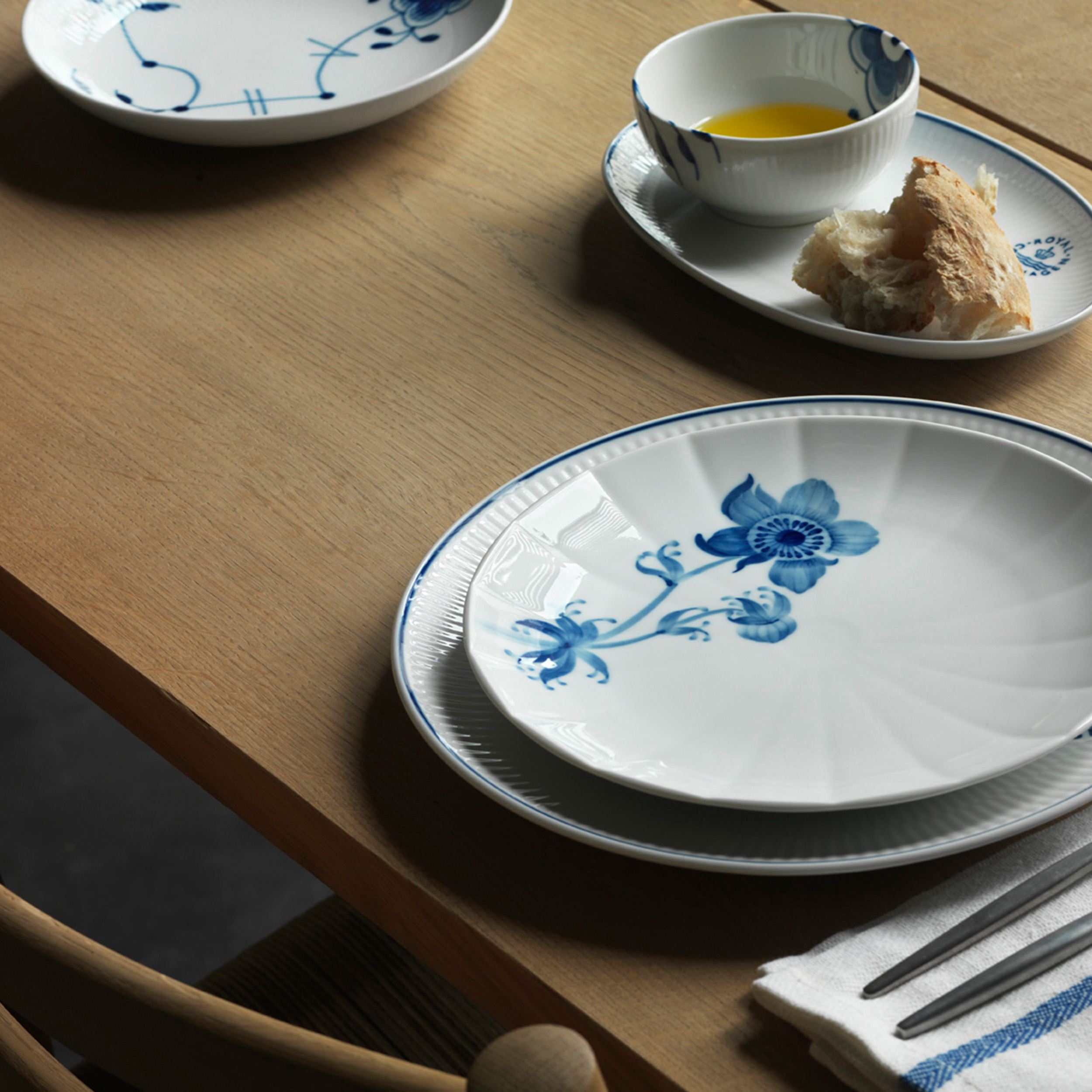 Blue Fluted Mega Bowl, 24 cl | Royal Copenhagen