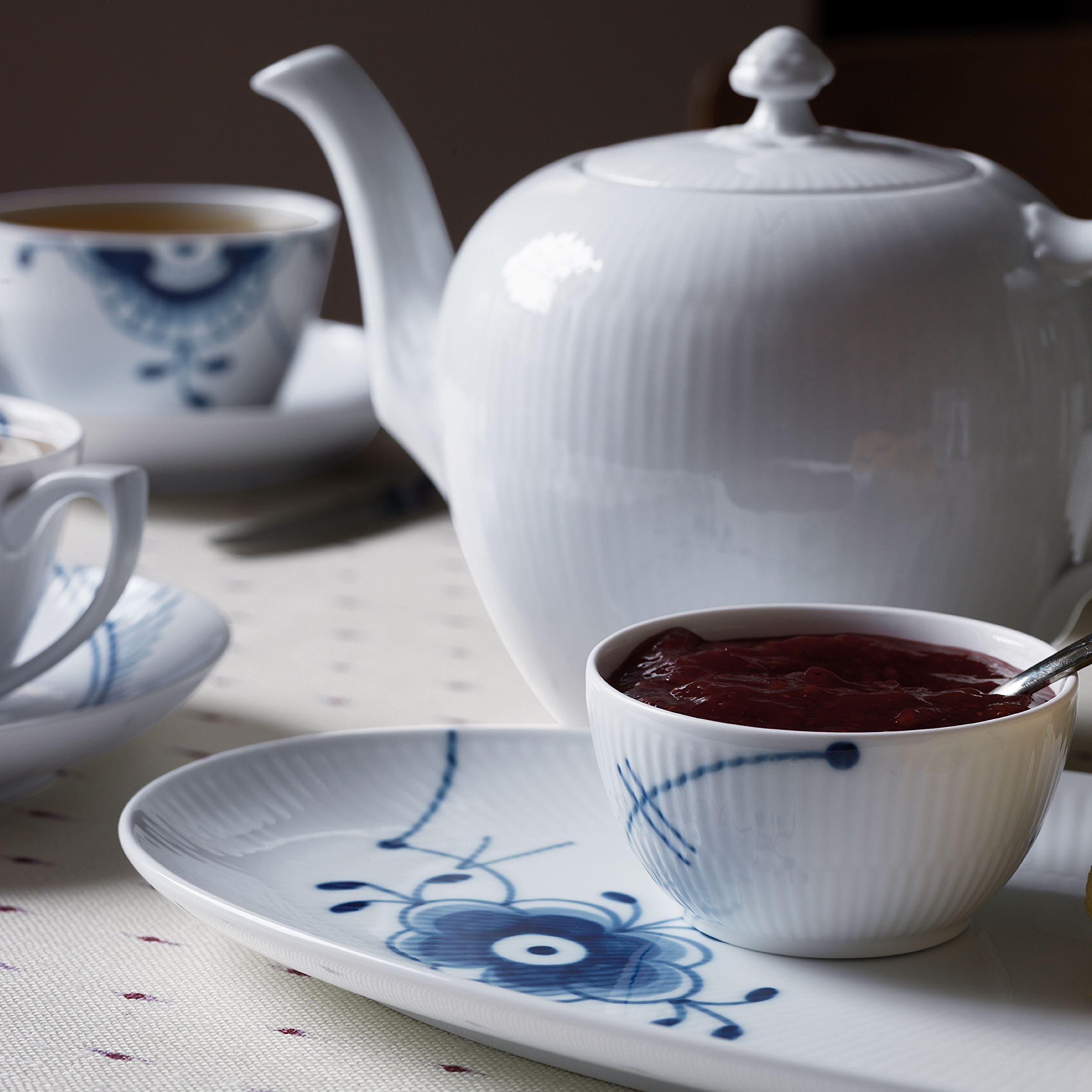 Blå Mega Riflet Asiet (23 cm)