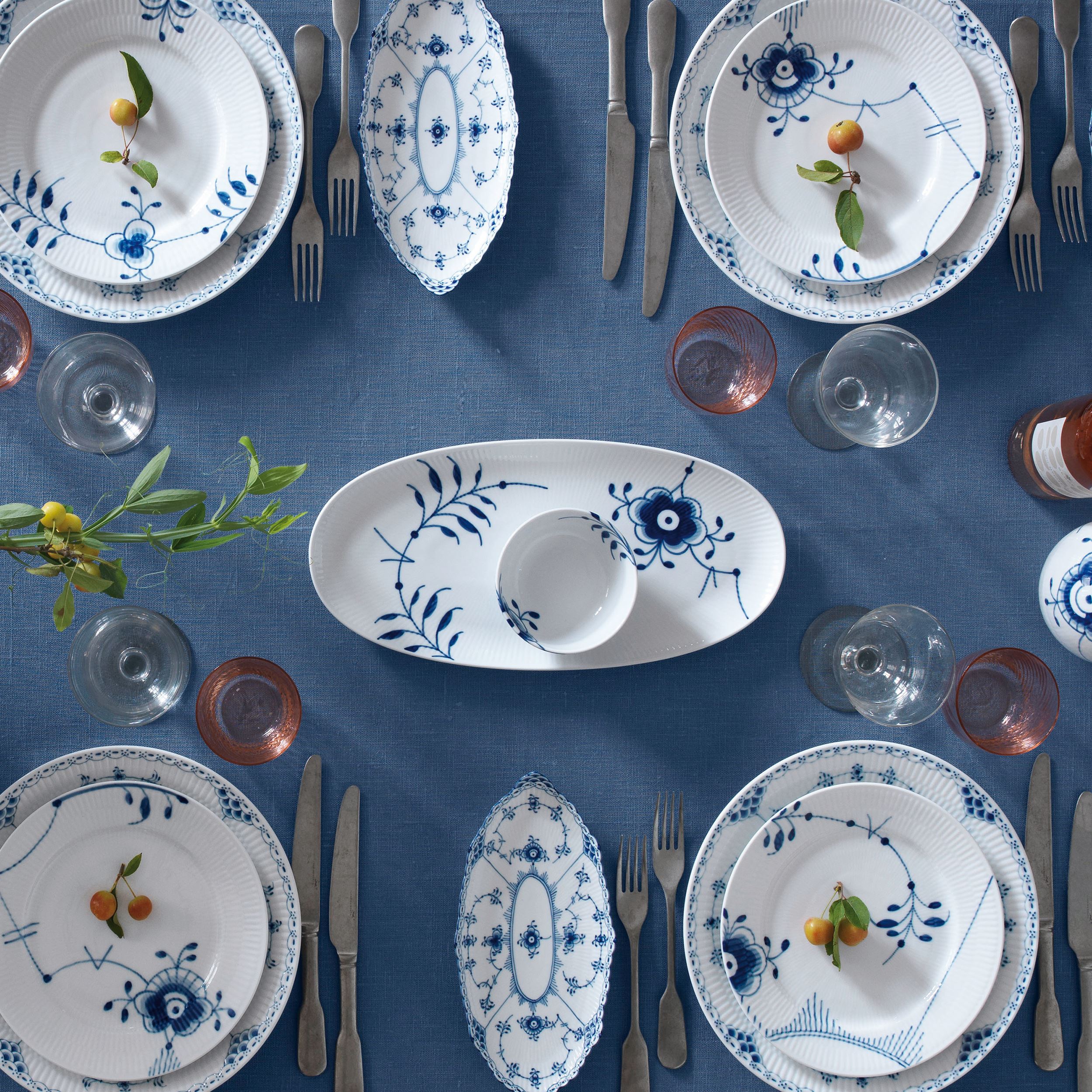 Blå Mega Riflet fad, 37 cm | Royal Copenhagen