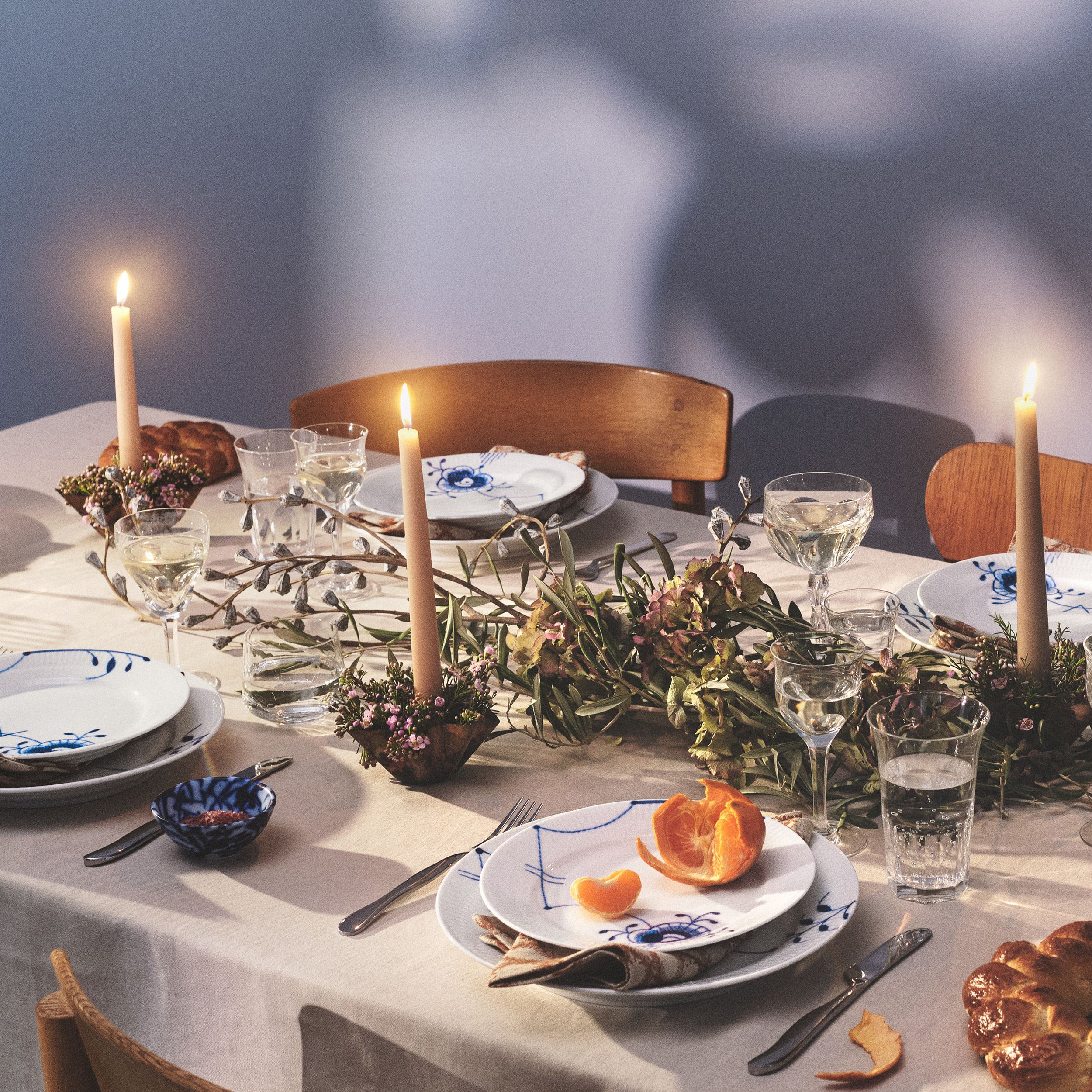 Blå Mega Riflet tallerken, dekoration 9, 27 cm | Royal Copenhagen