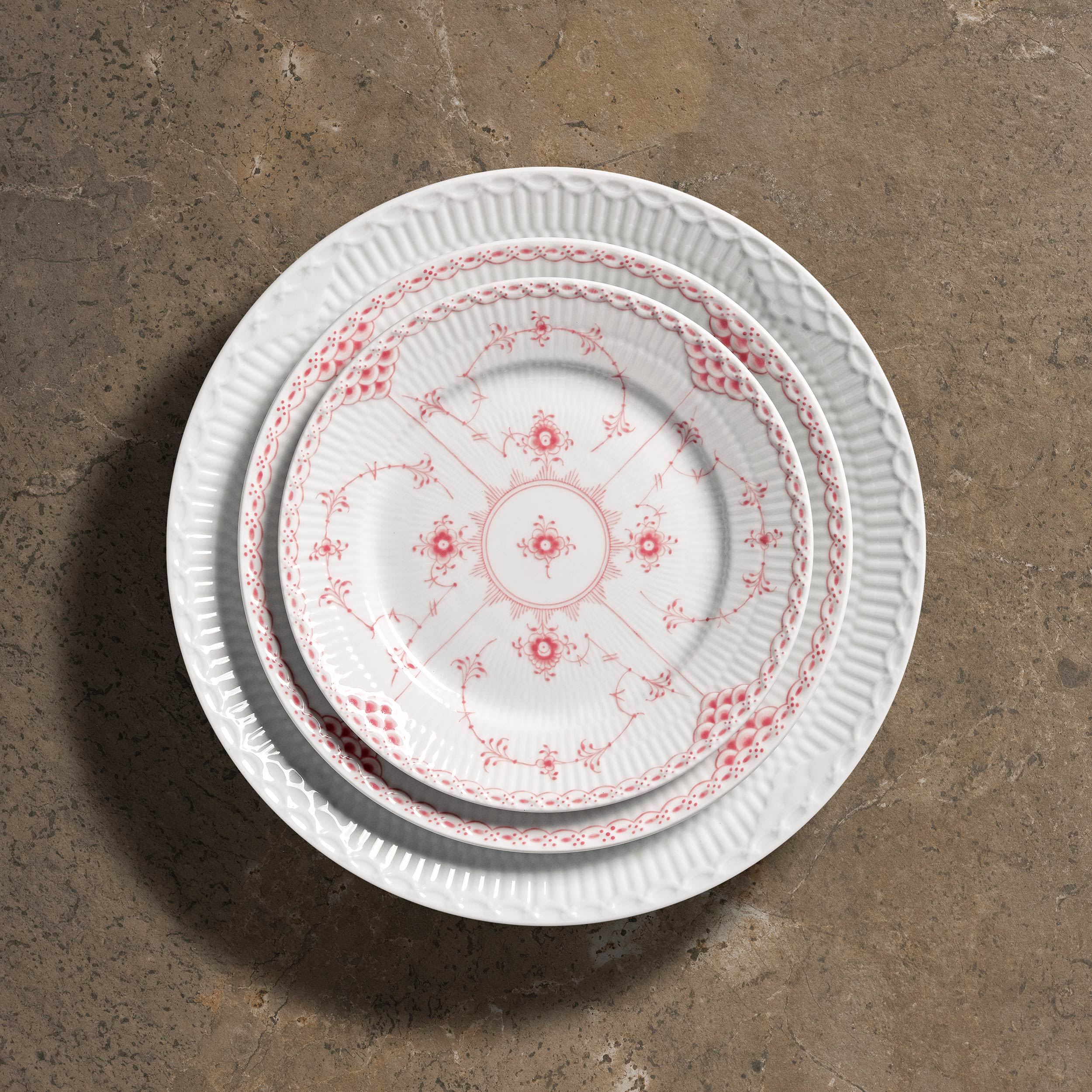 Coral Fluted Half Lace Plate, 19 cm | Royal Copenhagen
