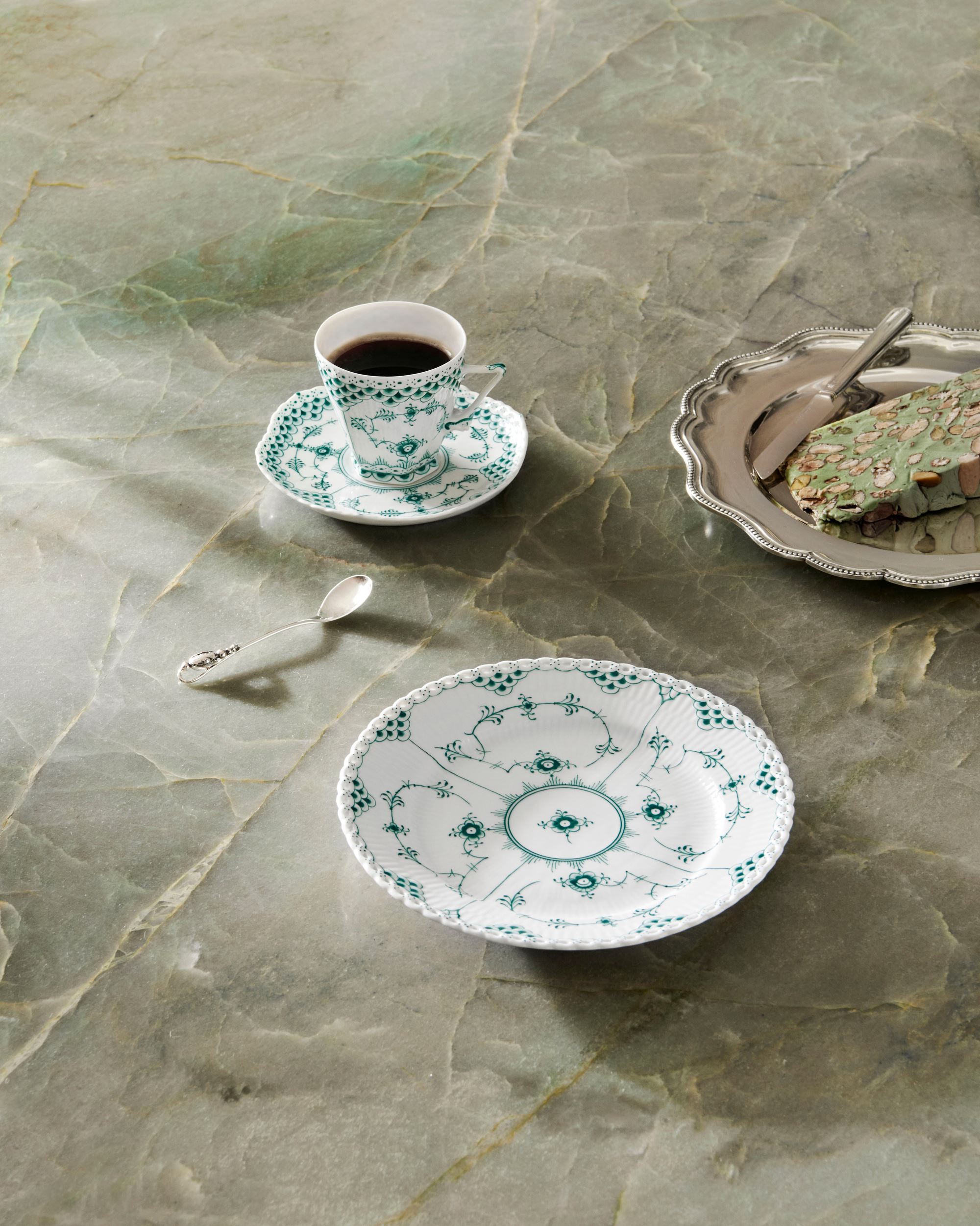 Smaragd Musselmalet Helblonde tallerken, 19 cm | Royal Copenhagen