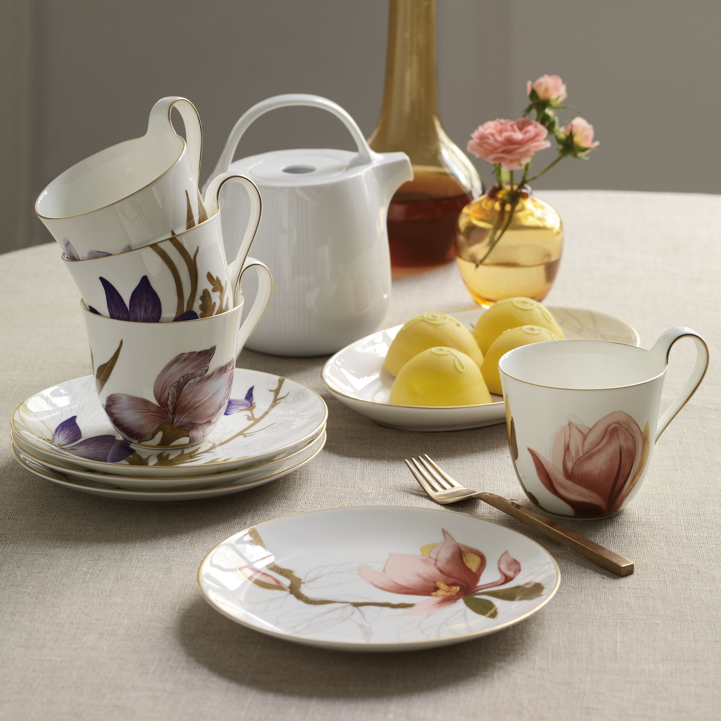 Flora High Handle Cup, Magnolia, 33 cl | Royal Copenhagen