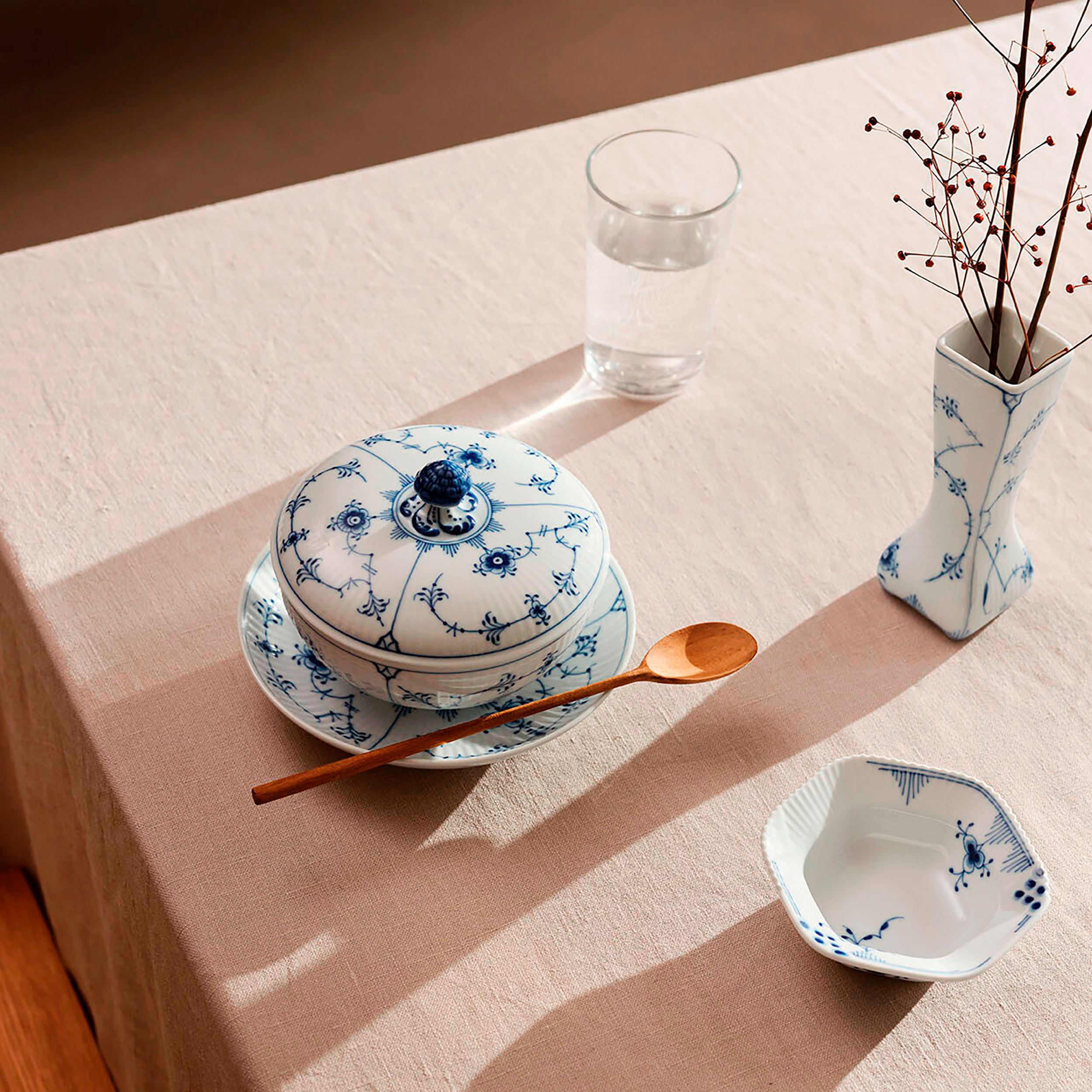 Blue Fluted Plain Bowl, 110 cl | Royal Copenhagen