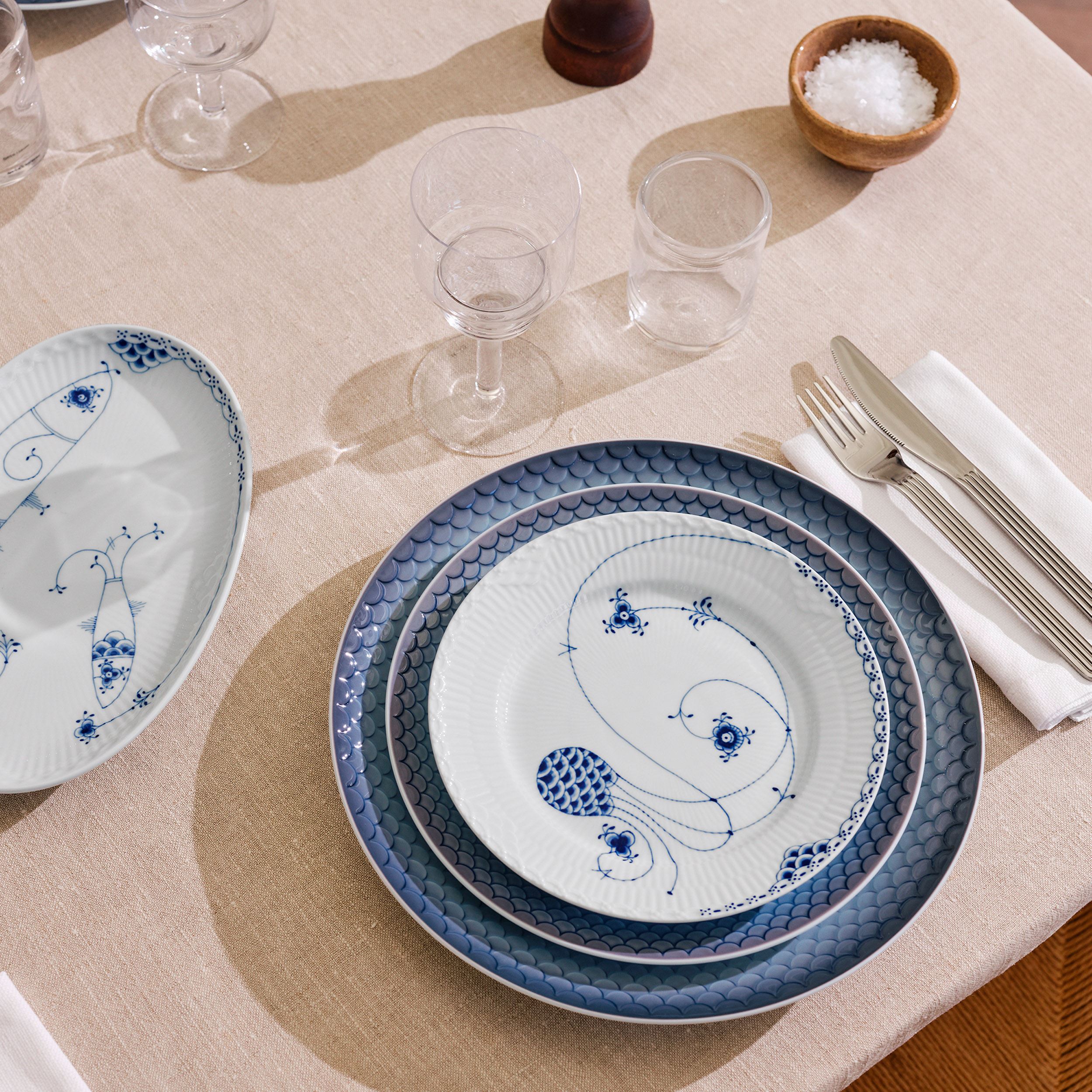 Royal Creatures High Handle Cup, Mantis, 33 cl | Royal Copenhagen