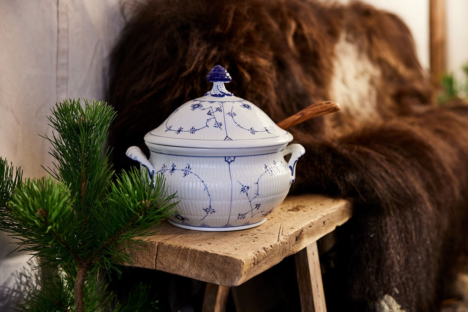 Royal Copenhagens Juleborde | Adam Price